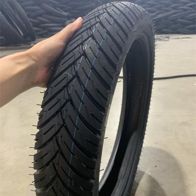 Cina Capacità di produzione 5000 pcs al giorno pneumatici per motocicli senza tubi 110/80-18 in vendita
