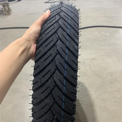Cina Resistenza alla trazione 10.5 Pneumatici per moto Scooter elettrico 110/80-18 con contenuto di gomma 35%-55% in vendita