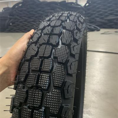 中国 110/90-16 摩托車用タイヤ 優良な握りと取り扱いに 25 日以内の配送時間 販売のため