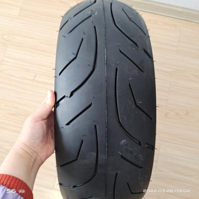 中国 180/55/17 TLのモーターサイクルのチューブレスタイヤと 280kpaの空気圧で 販売のため
