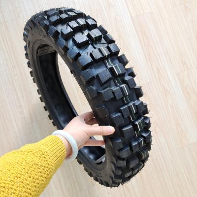 Cina Materiale grezzo pneumatico per moto 110/90-18 pneumatico senza tubi per prestazioni in vendita
