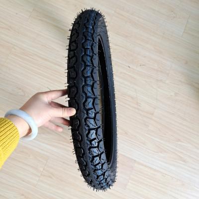 Cina 3.00-17 Pneumatici ad alta resistenza Pneumatici per motociclette con materiale di nylon in gomma naturale e acciaio in vendita