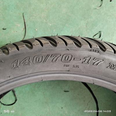 Cina 140/70-17 8 Ply Rate Nero pneumatico da motocicletta 18 pollici Prodotto per il carico Porto Qingdao in vendita