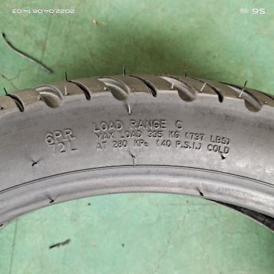 Cina 140/70-17 8 Ply Rate Nero pneumatico da motocicletta 18 pollici Prodotto per il carico Porto Qingdao in vendita