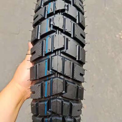Cina Pneumatici per motocicli senza tubi con contenuto di gomma compreso tra il 35% e il 55% in vendita