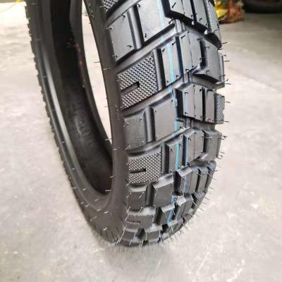 Cina Pneumatici per motocicli senza tubi con contenuto di gomma compreso tra il 35% e il 55% in vendita