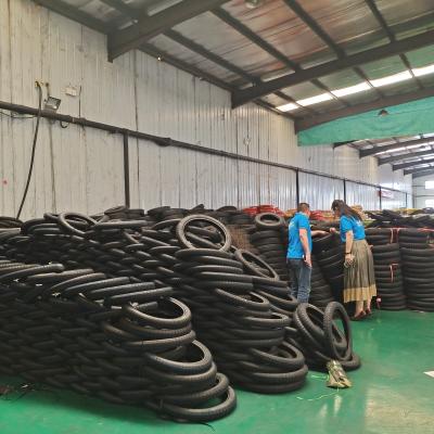 Cina 14 ruote Pneumatici per moto 80/90-14 per il porto di carico Porto di Qingdao e involucro dei pneumatici in vendita