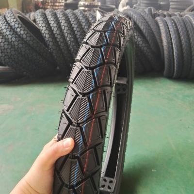 China Pneus sem tubo para motocicletas 3.00-18 35%-55% Teor de borracha 6pr/8pr Ply Rating à venda