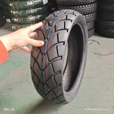 China 130/60-13 TL Pneus sem tubo de borracha para motocicletas com carcaça e teor de borracha de 35% a 55% à venda