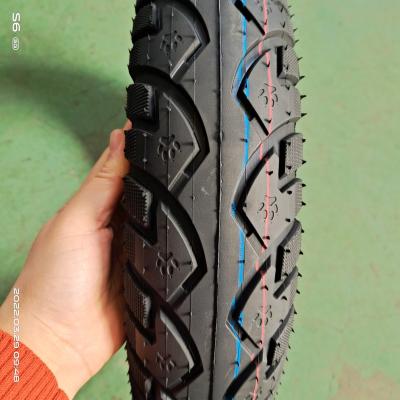 China Pneus sem tubos para motocicletas 3.50-10 com cor preta e borracha natural à venda