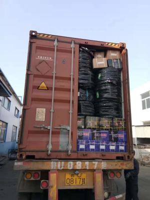 Cina Casco pneumatico di carico del porto di Qingdao per pneumatici per motocicli IRC 60/100-17 70/100-17 incluso in vendita