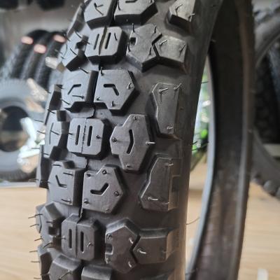 Cina Port Qingdao carico ruote motociclette pneumatici 90/90-18 con involucro pneumatico di lunga durata in vendita