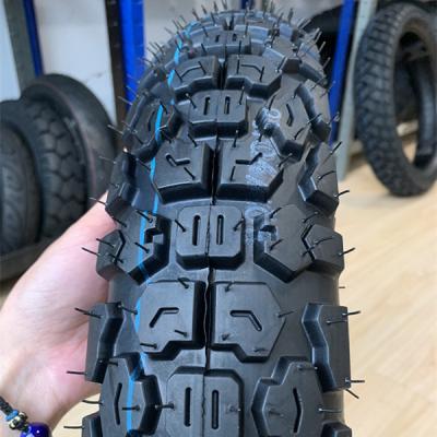 中国 格安なオートバイタイヤ 90/90-18 タイヤカッシングと35%~55%ゴム含有量 販売のため
