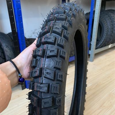 中国 バジャージュ・ボクサー 300-17用のマックスキス・モーターサイクルのタイヤ1日5000個 ゴム含有量 35%~55% 販売のため