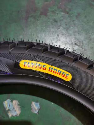 Cina 35%-55% di contenuto di gomma pneumatici per motociclette 120/70 17 senza tubi per la tua moto in vendita