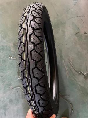 Cina Emark Pneumatico per motociclette 300-17 Casco di pneumatico resistente e contenuto di gomma del 35%-55% in vendita