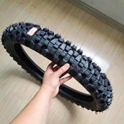 China Pneus de motocicleta de desenho direto de padrão profundo para carga no porto de Qingdao à venda