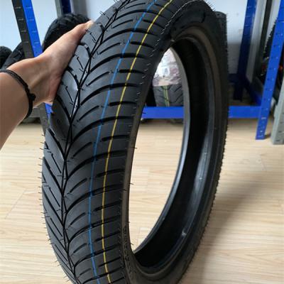 Cina pneumatici per motocicli a disegno diretto a profondo per il carico nel porto di Qingdao in vendita