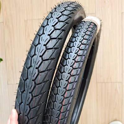 Cina Pneumatici per motociclette 17 pollici Motociclette con design approfondito Capacità di produzione 5000 pcs al giorno in vendita