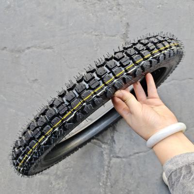 China 250x17 Pneus de motocicleta com 10,5 resistência à tração e design de padrão profundo à venda