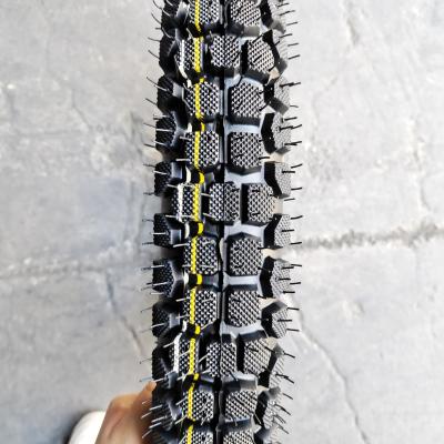 中国 250×17 モーターサイクルのタイヤ 10.5 張力強さと深層パターン設計 販売のため