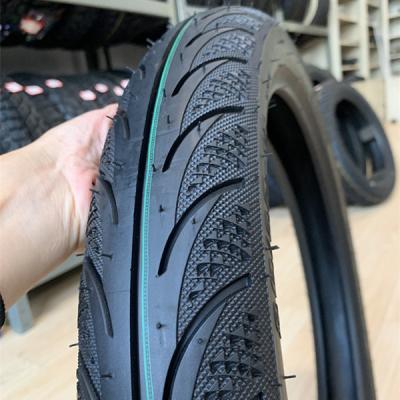 China Pneus de motocicleta 80/90-17 com capacidade de produção competitiva e 5000 unidades por dia à venda
