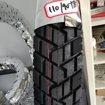 Cina Port Qingdao carico di pneumatici da moto 110/90-18 con nylon di gomma naturale in vendita