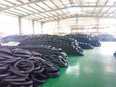 Cina Port Qingdao carico di pneumatici da moto 110/90-18 con nylon di gomma naturale in vendita