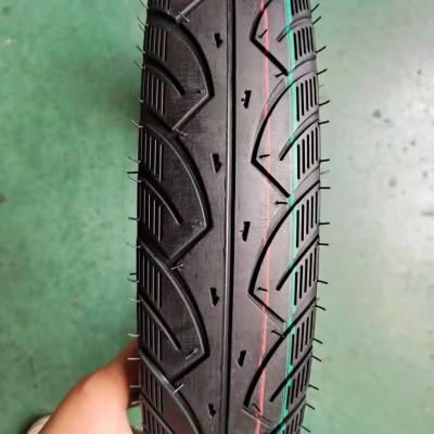 Cina Capacità di produzione giornaliera di pneumatici per motociclette con disegno profondo in vendita