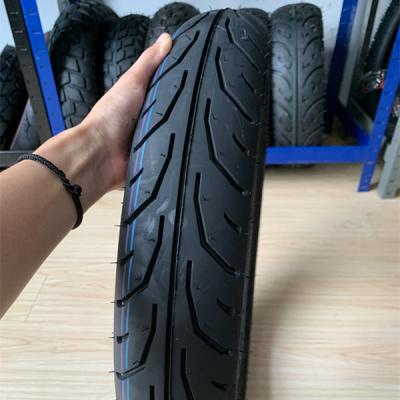 中国 青ダオ港で積載 90/90/17 4輪用のチューブレスタイヤ バイクタイヤケース 販売のため