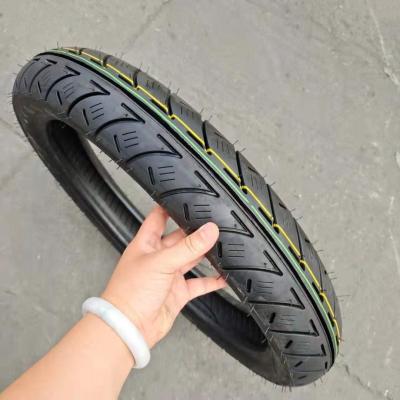中国 自然ゴムチューブレス 90/90-18 バイクタイヤ パーツ付き 寿命 20000 KM 販売のため