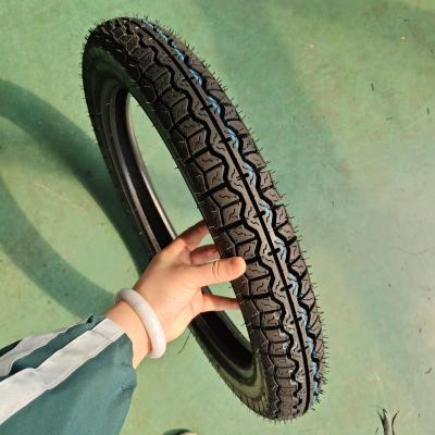 Cina Pneumatici per motocicli senza tubi 3.00-18 5000 pcs al giorno Capacità di produzione per il mercato africano in vendita