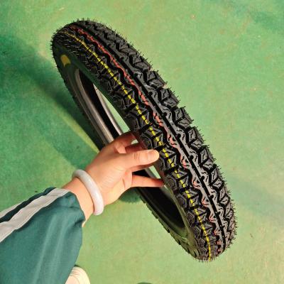 中国 アフリカ市場 3.00-17 トューブレスバイクタイヤ 300 17 と 10.5 張力強度 販売のため