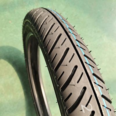 中国 深い デザイン の パターン を 備えた 耐久 性 の チューブ のない モーターサイクルの タイヤ 販売のため