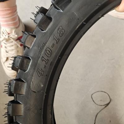 Cina Pneumatici da motociclisti di ottime prestazioni 4.10-18 al porto di Qingdao con una durata di 20000 KM in vendita