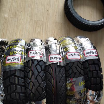 Cina Carico nel porto di Qingdao 110/90-16 Pneumatici per motociclette con resistenza alla trazione 10,5 prestazioni in vendita