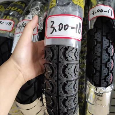 Cina Contenuto di gomma del 35%-55% 300-18 Motocicli Pneumatici Tempo di consegna entro 25 giorni in vendita