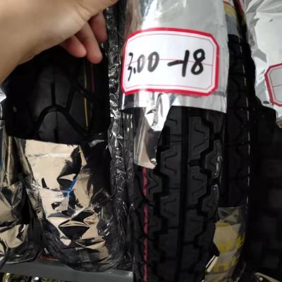 Cina Contenuto di gomma del 35%-55% 300-18 Motocicli Pneumatici Tempo di consegna entro 25 giorni in vendita