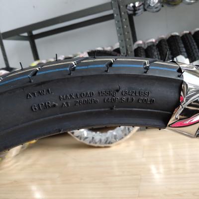 China 70/90-17 Achterband van motorfietsen vervaardigd met een bandenhulling met een rubbergehalte van 35% tot 55% Te koop