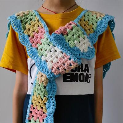 Cina 150D-900D Glow Dark Yarn  Multi Color Sewing Embroidery Thread in vendita