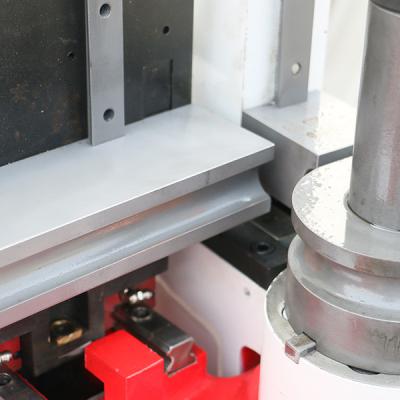 Cina Cnc automatico tubo idraulico piegatore tubo di acciaio al carbonio e tubo piegatore macchina in vendita