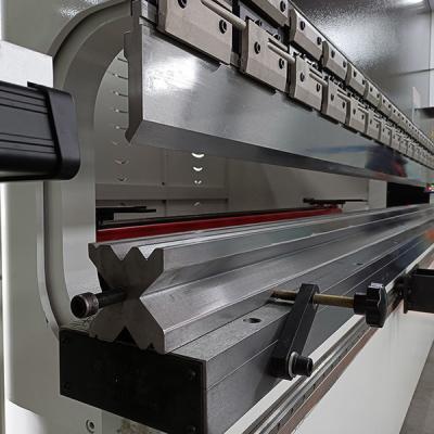 China 100 Ton 160 Ton 3200mm Cnc Hydraulic Press Brake Precise Laser Protection Bending Machine for sale