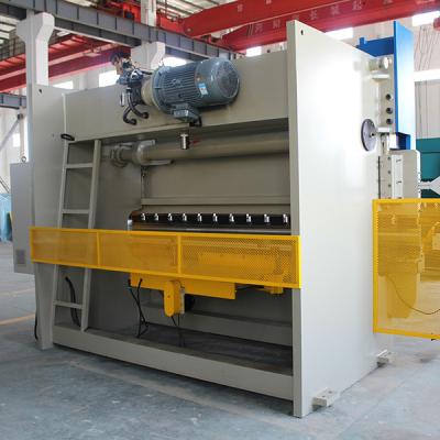 Cina 4+1 Asse di piegatura di lamiere in acciaio inossidabile CNC Press Brake Machine 200 tonnellate 3200mm in vendita