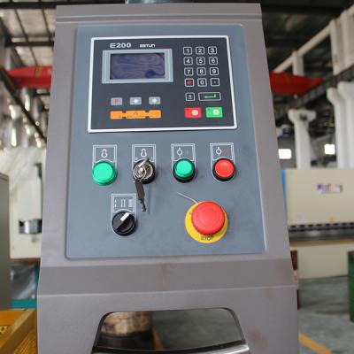 Cina 4+1 Asse di piegatura di lamiere in acciaio inossidabile CNC Press Brake Machine 200 tonnellate 3200mm in vendita