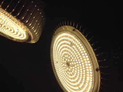 China La alta bahía del CRI 80Ra LED enciende 30 vatios - tipo aluminio de la aleta de 200 vatios en venta