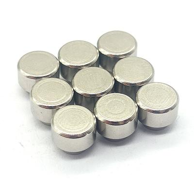 China Rivets de hierro recubiertos de níquel para colgantes de montaje de pared 7.5x6mm Fijación de precisión Servicio OEM en venta