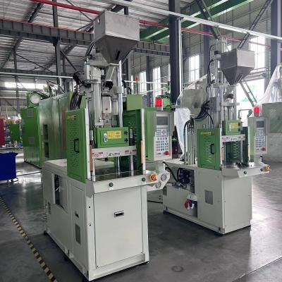 Cina Macchina di iniezione verticale automatica macchina di stampaggio verticale personalizzata in vendita