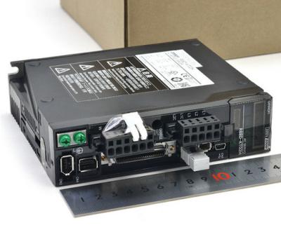 Cina Servo CA 200 di OMRON R88D-KT02H ~ 230VAC il rifornimento 1.6A 230V carica 200 W in vendita