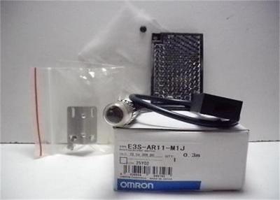 中国 Omron E3S-AR11-M1Jのコネクター0.3M PLCのプログラム可能な論理のコントローラー 販売のため