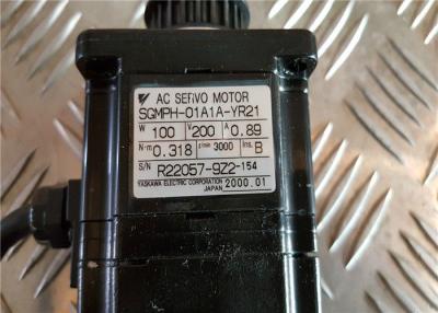 Cina Servomotore sincrono di CA di SGMP-01A312 Yaskawa 3000RPM 2048PPR 100W 200V in vendita